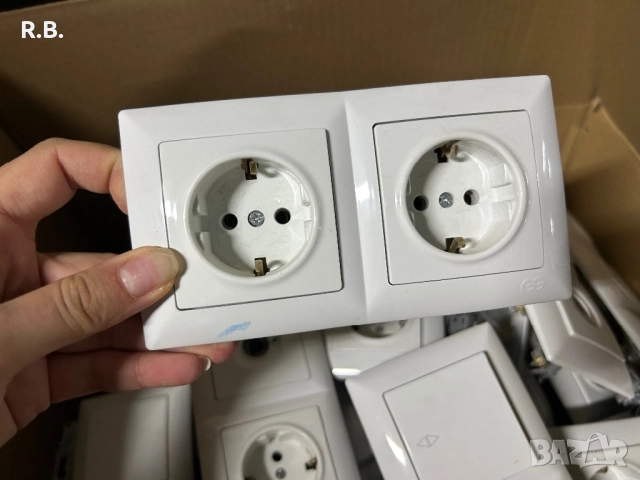 GUNSAN VISAGE бял цвят контакти и ключове в Друга електроника в гр ...